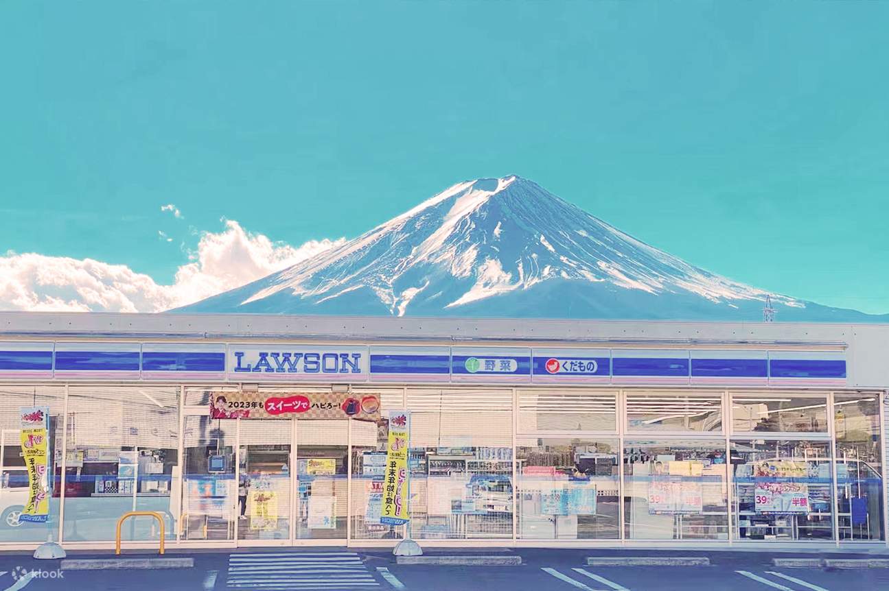 [Sightseeing at Mount Fuji’s most popular attractions] Arakurayama ...